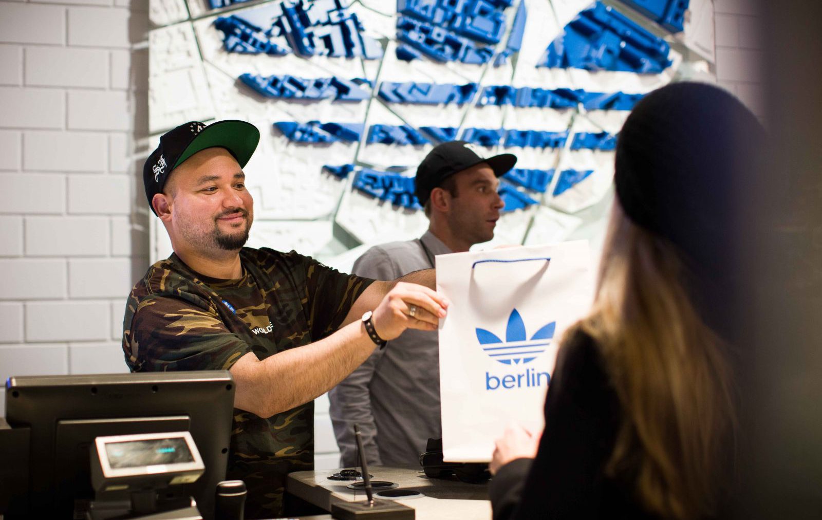 Trabaja en Adidas: cadena de tiendas global busca personal en Zaragoza ...